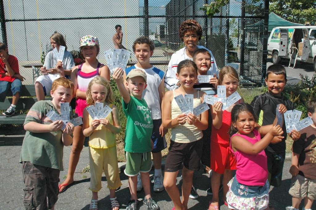 7/18/2009: Senator Huntley awarded contest winners with New York Yankee ...