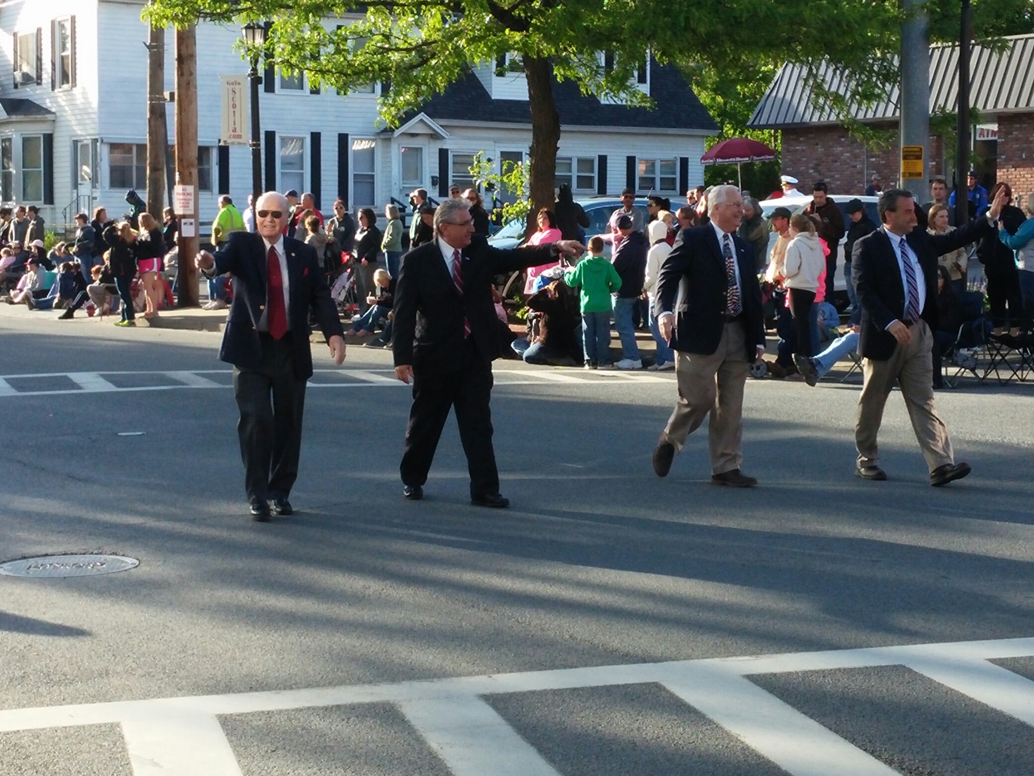 Senator Farley Participates in Memorial Day Parade | NYSenate.gov