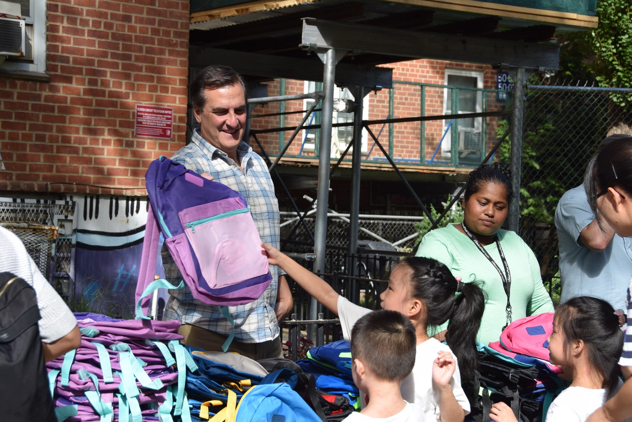 QNS.com: Western Queens lawmakers hand out 400 free backpacks to ...