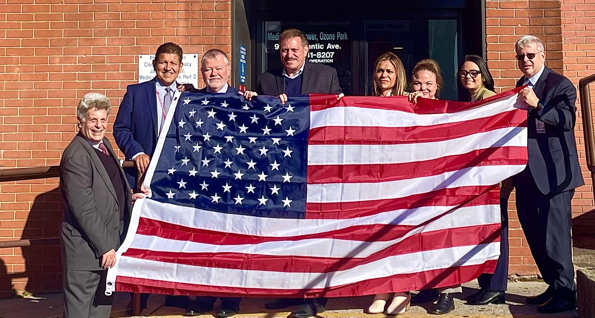 Senator Addabbo Donates American Flag on Veterans Day | NYSenate.gov
