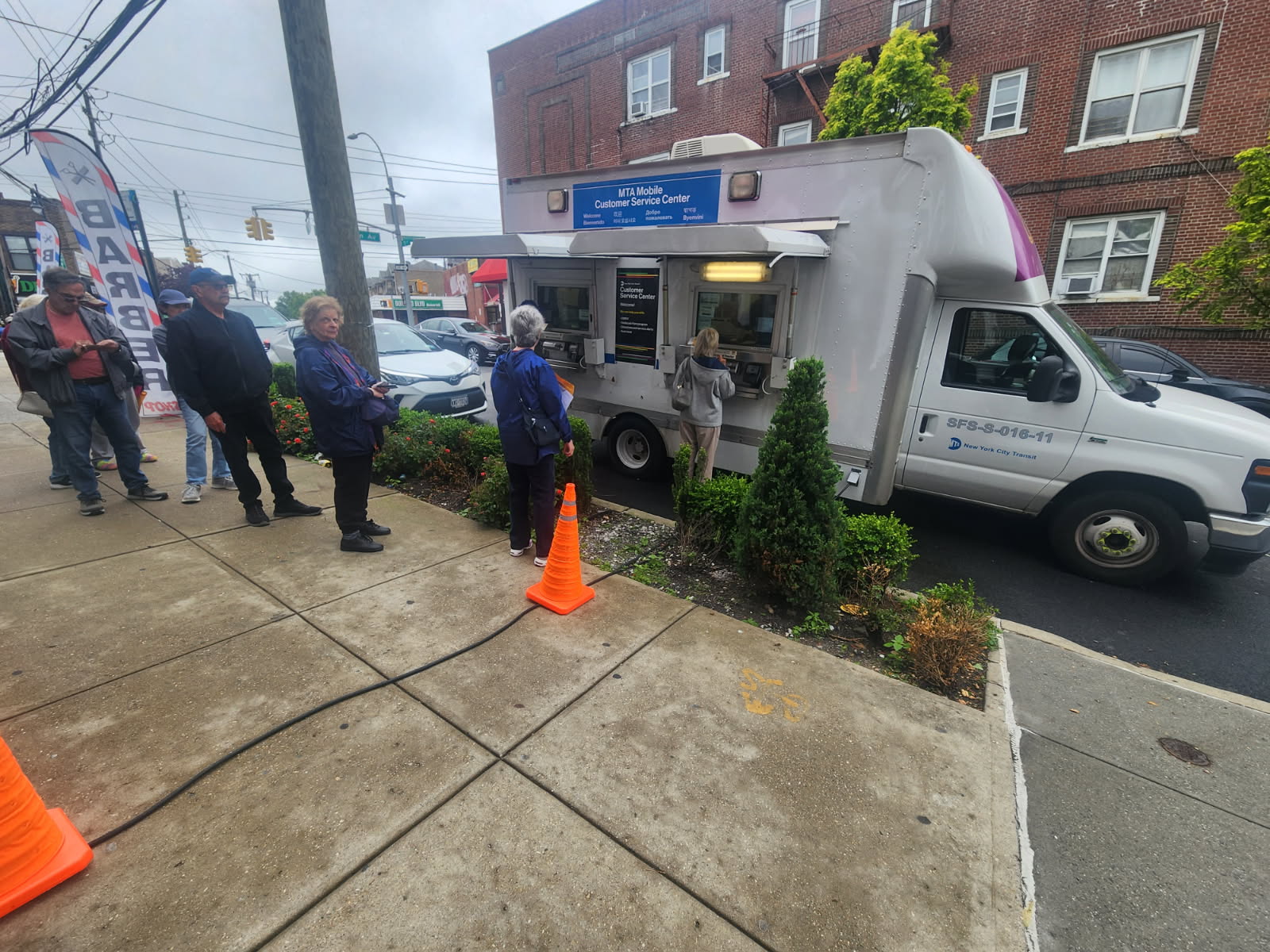 Addabbo Hosts MetroCard Van At His Middle Village Office | NYSenate.gov