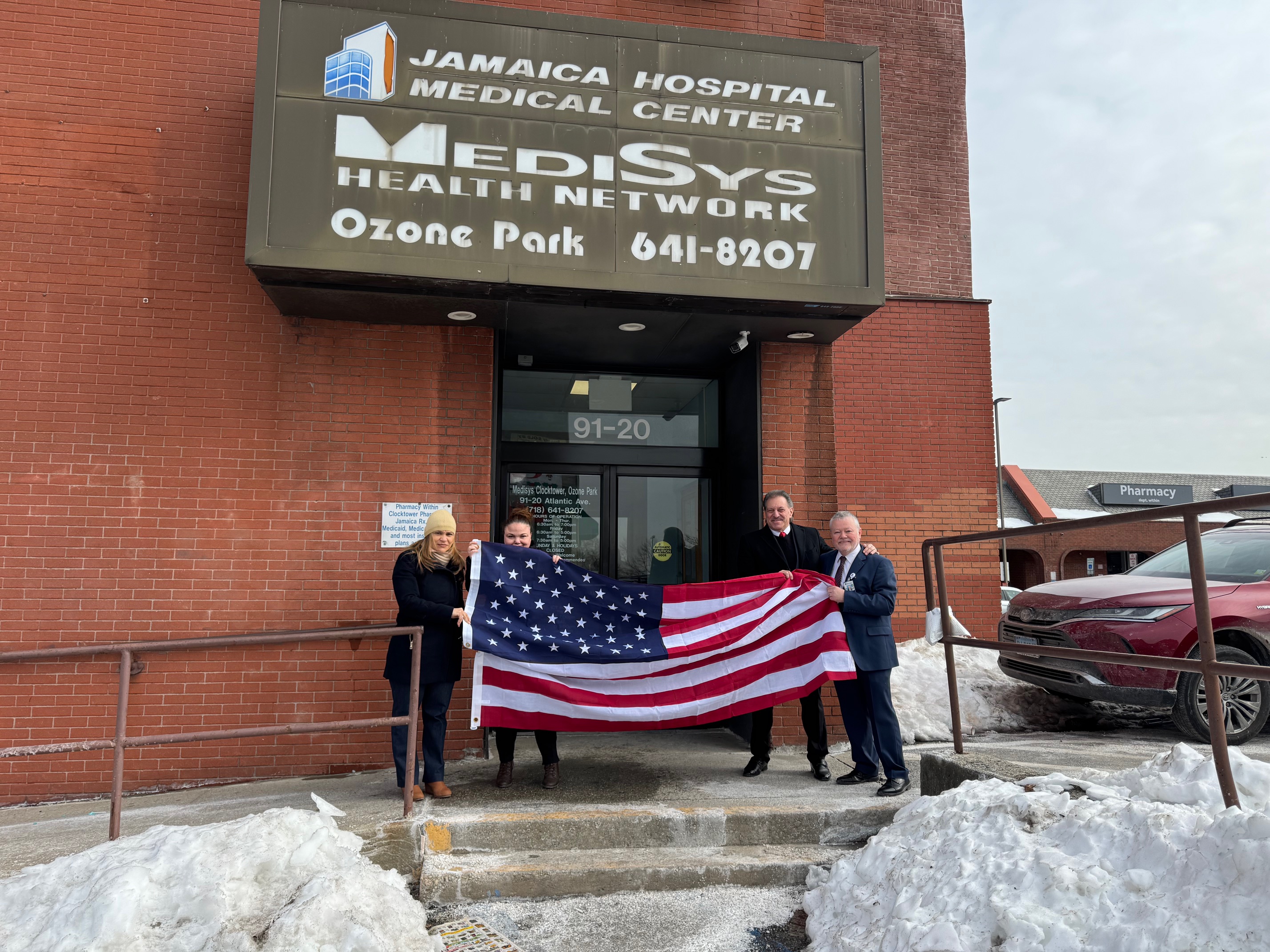 Senator Addabbo Replaces Damaged American Flag in Ozone Park | NYSenate.gov