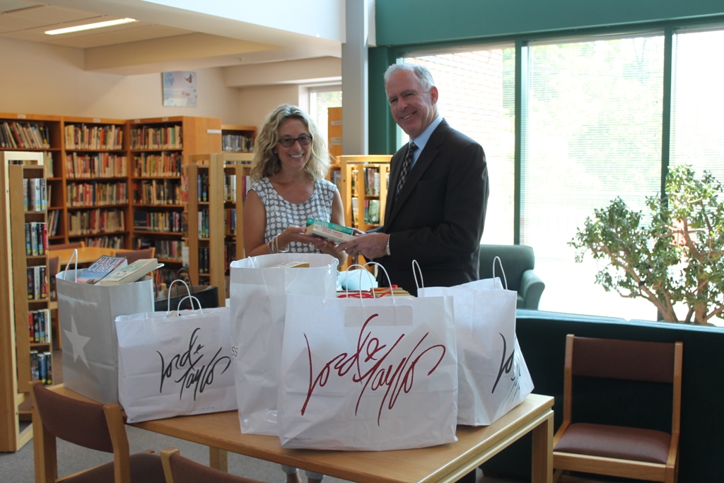 Ranzenhofer Donates Books to Newstead Public Library | NYSenate.gov
