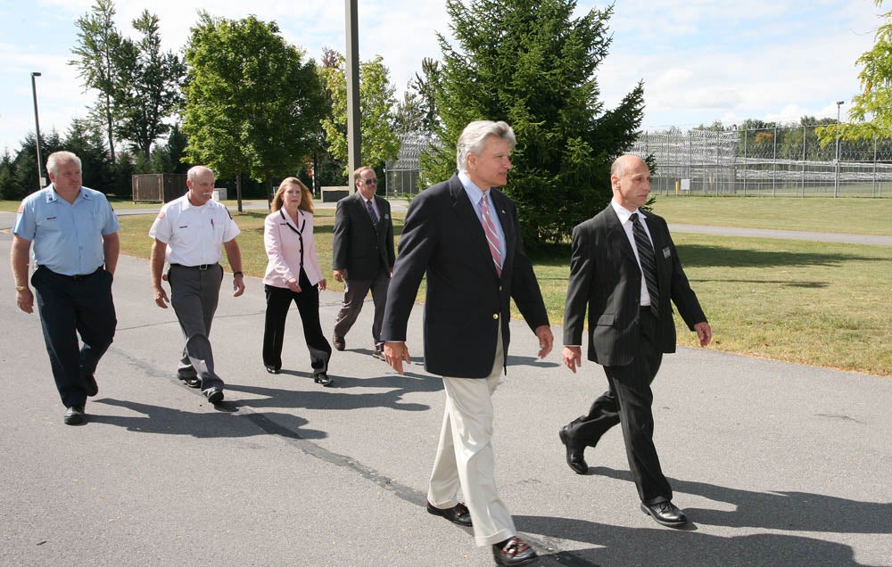 Senator Nozzolio Visits Butler Correctional Facility | NYSenate.gov