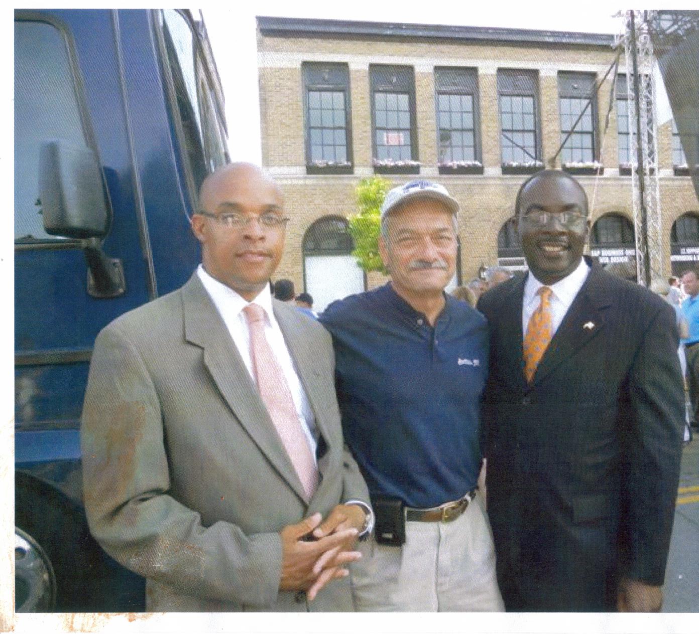Senator Thompson, Mayor Byron Brown and Guest enjoy the 2010 Italian ...