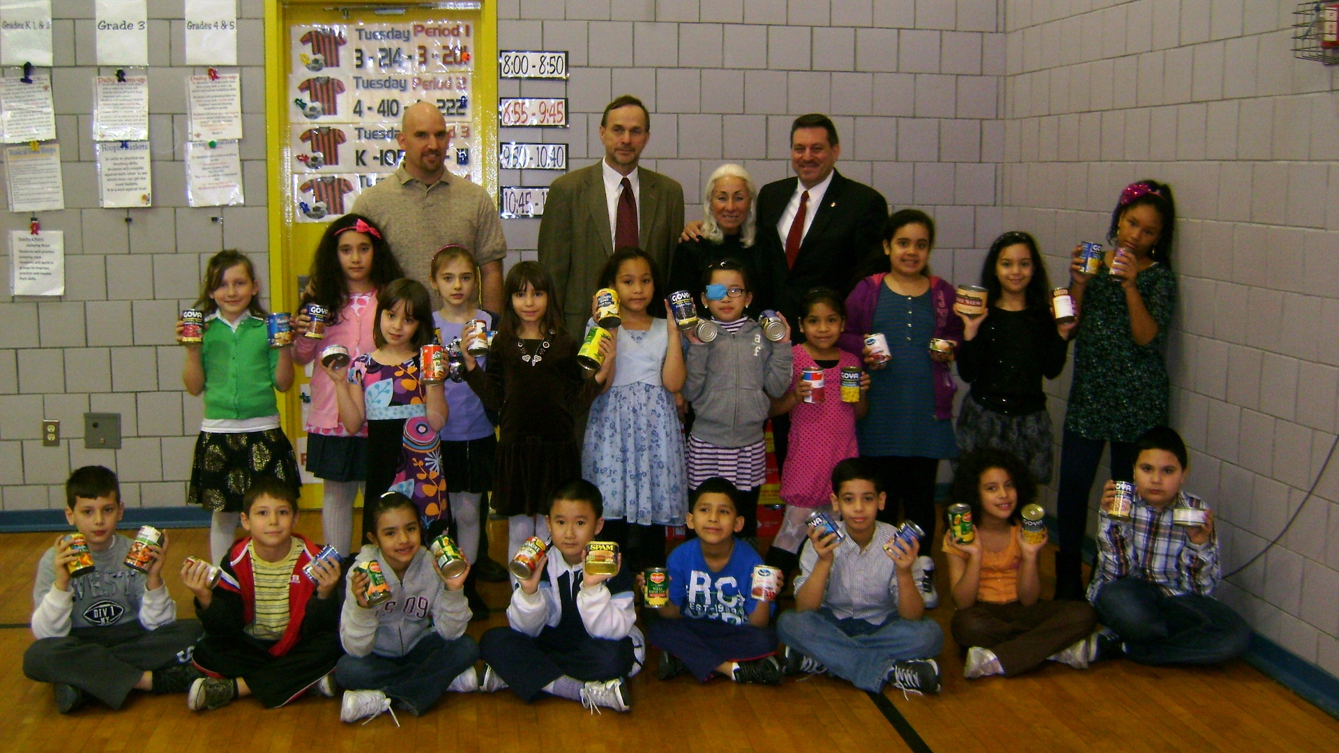 Students and staff from PS 88 in Ridgewood collected food to help ...