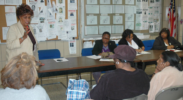 9/21/2009: Senator Huntley addresses 113th Precinct Community Council ...