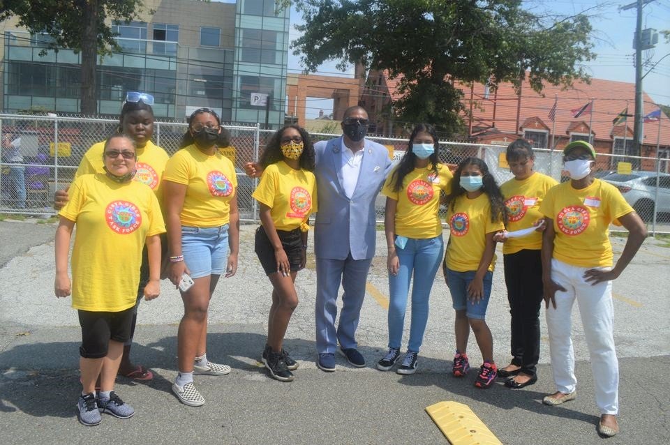 Senator James Sanders Jr. Hosts Census Sign-Up & Pop-Up Food Pantry