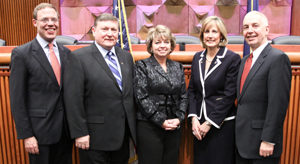 Ritchie Joins New Assembly Members at Swearing In | NYSenate.gov